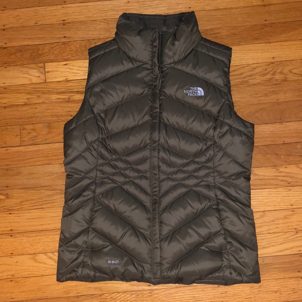 The North Face 550 Puffer Vest - Olive Green - Gem